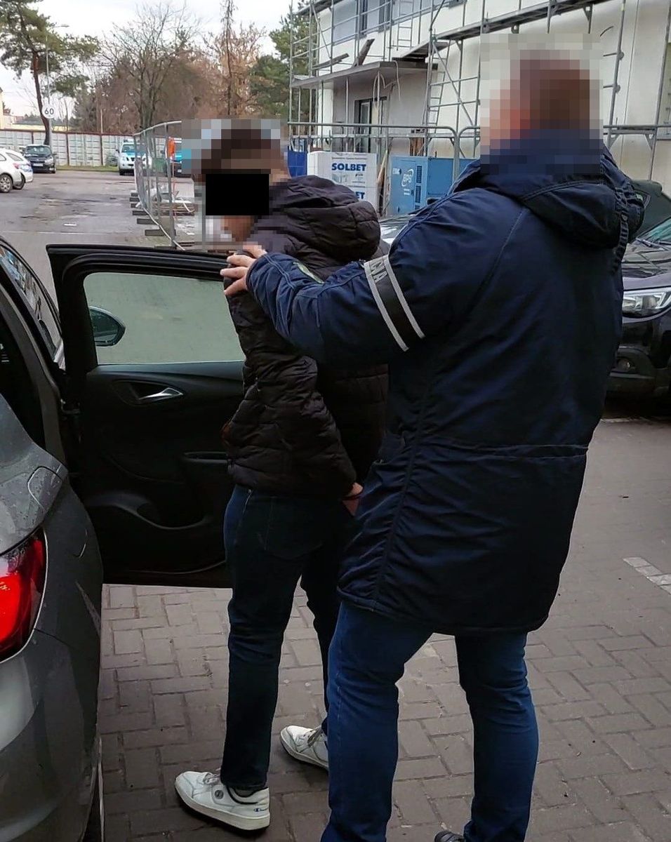 17-latek zatrzymany za udział w oszustwie "na wypadek". Udając adwokata odebrał ponad 60 tysięcy ...